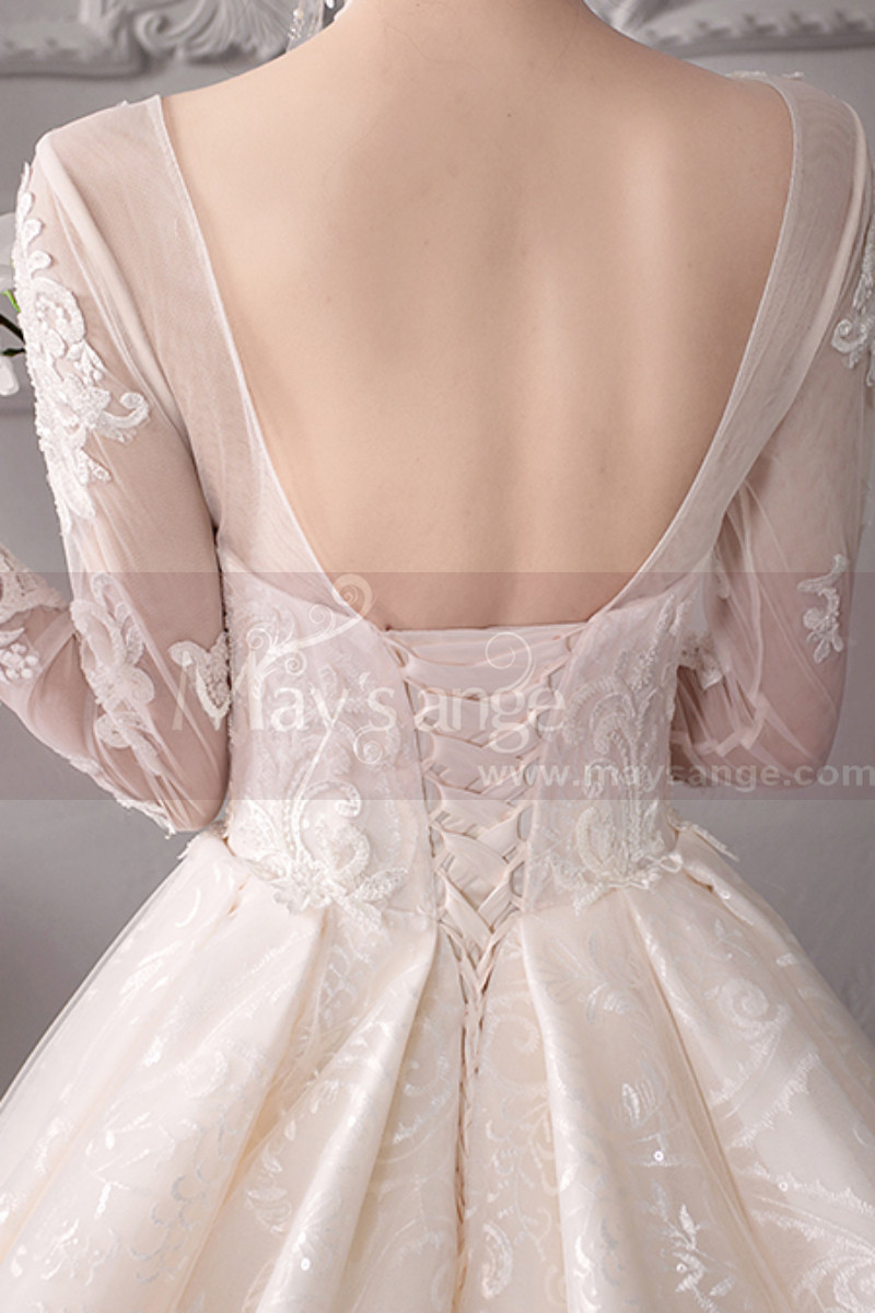 Robe Blanche Mariage Haut En Dentelle Illusion Très Grande Jupe Avec ...