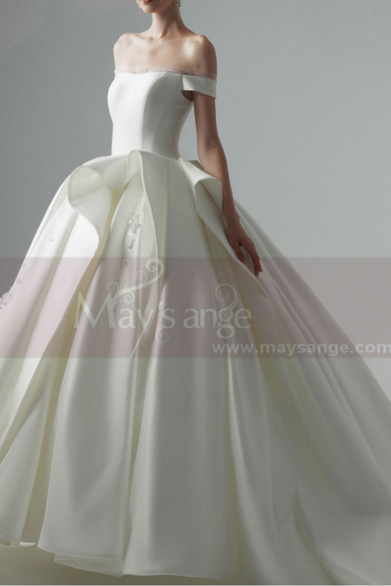 Sleeveless Satin Ball Gown Wedding Dress Multi Layer Skirt