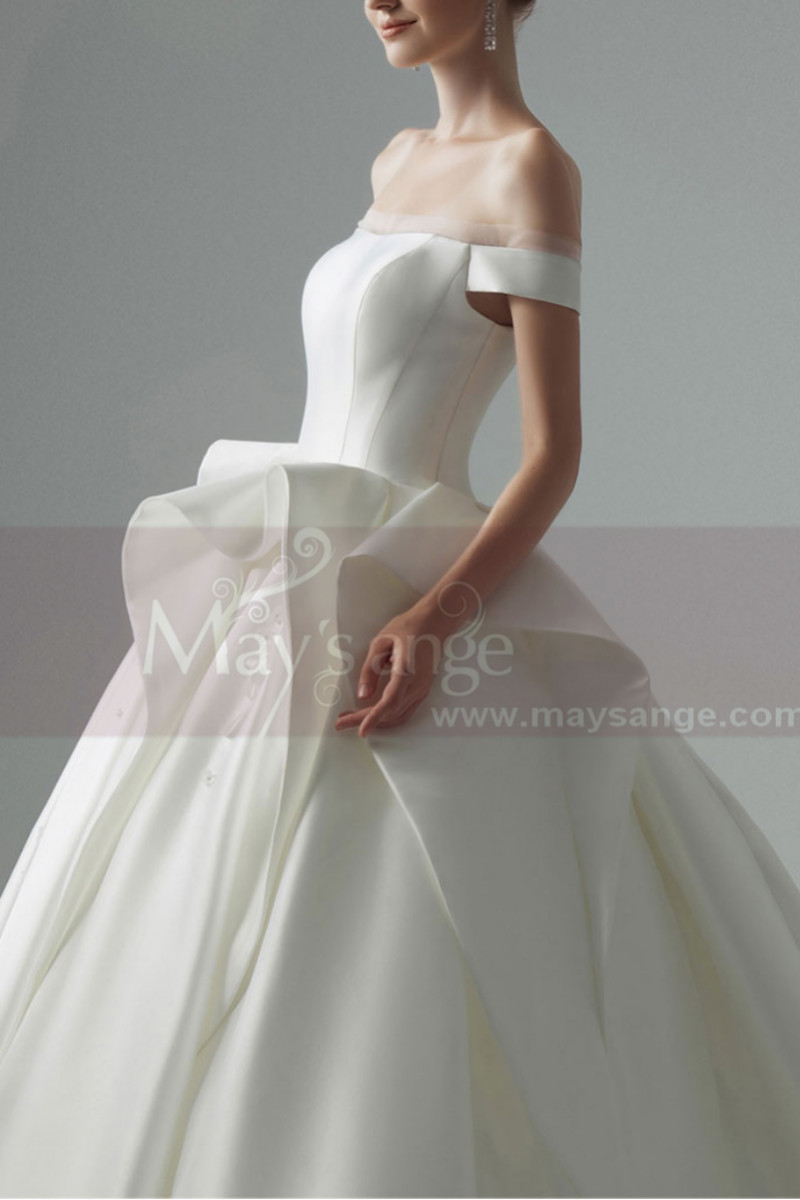 Sleeveless Satin Ball Gown Wedding Dress Multi Layer Skirt