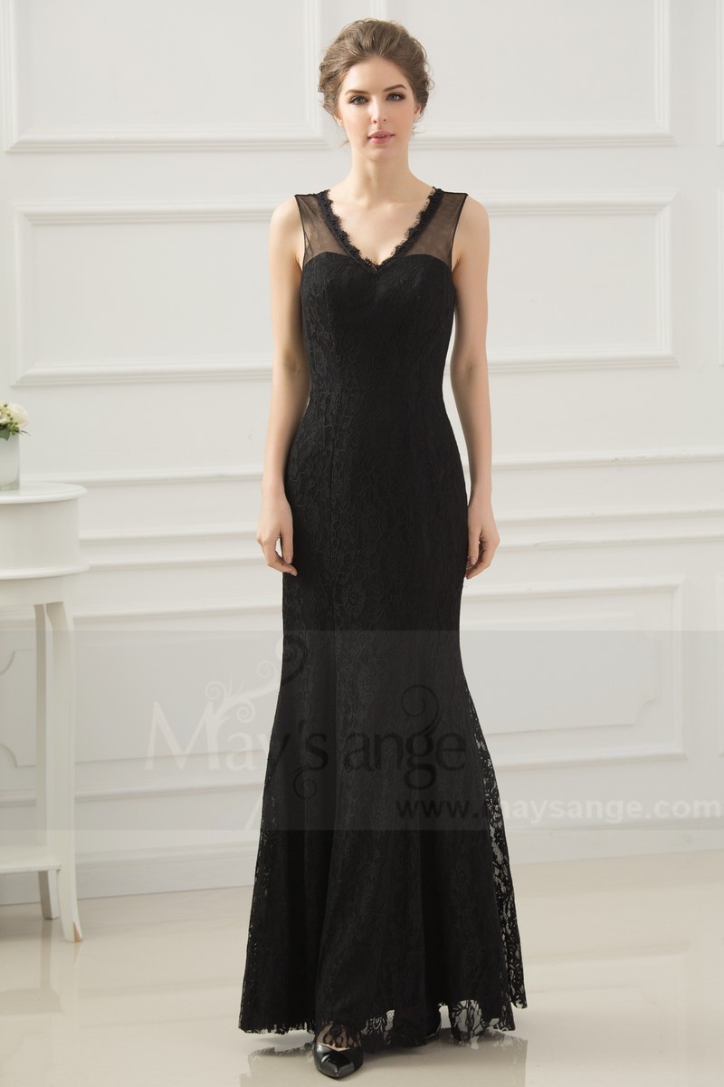 LONG BLACK LACE DRESS A SCALLOPED V-SHAPED NECKLINE