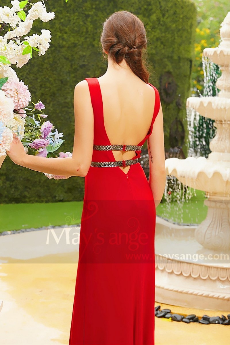 robe de soirée rouge sirene souligne dessous de la poitrine et la ...